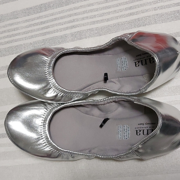 a.n.a | Shoes | Nwt Ana Womens Memory Foam Shoes Joy Silver Dress ...
